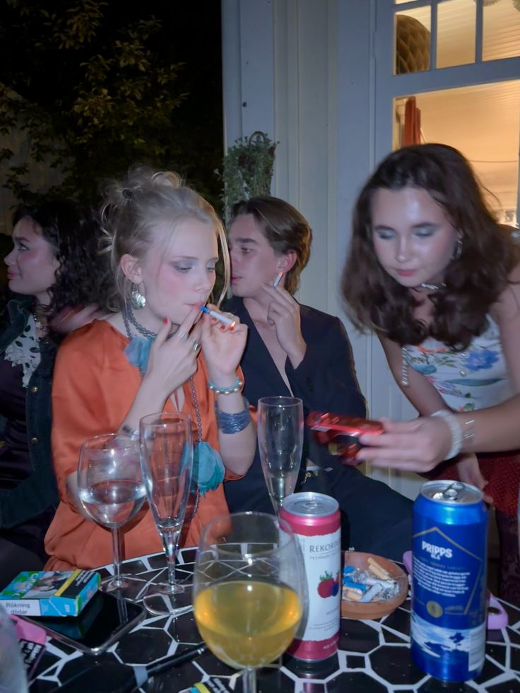 Davidoff White vs Gold: Which One Feels Better to Smoke